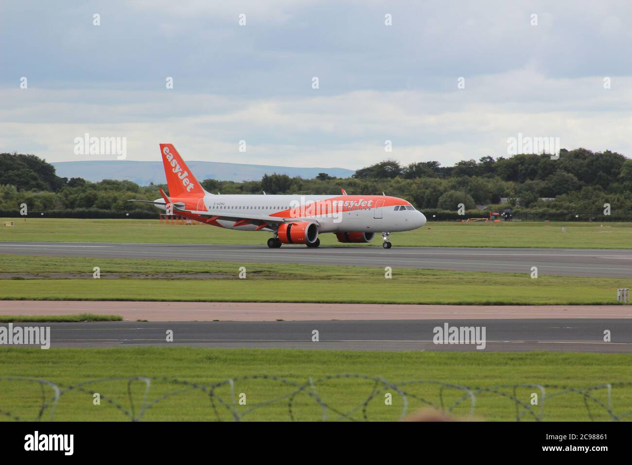 EasyJet Airbus A320 neo at Manchester airport Credit : Mike Clarke ...