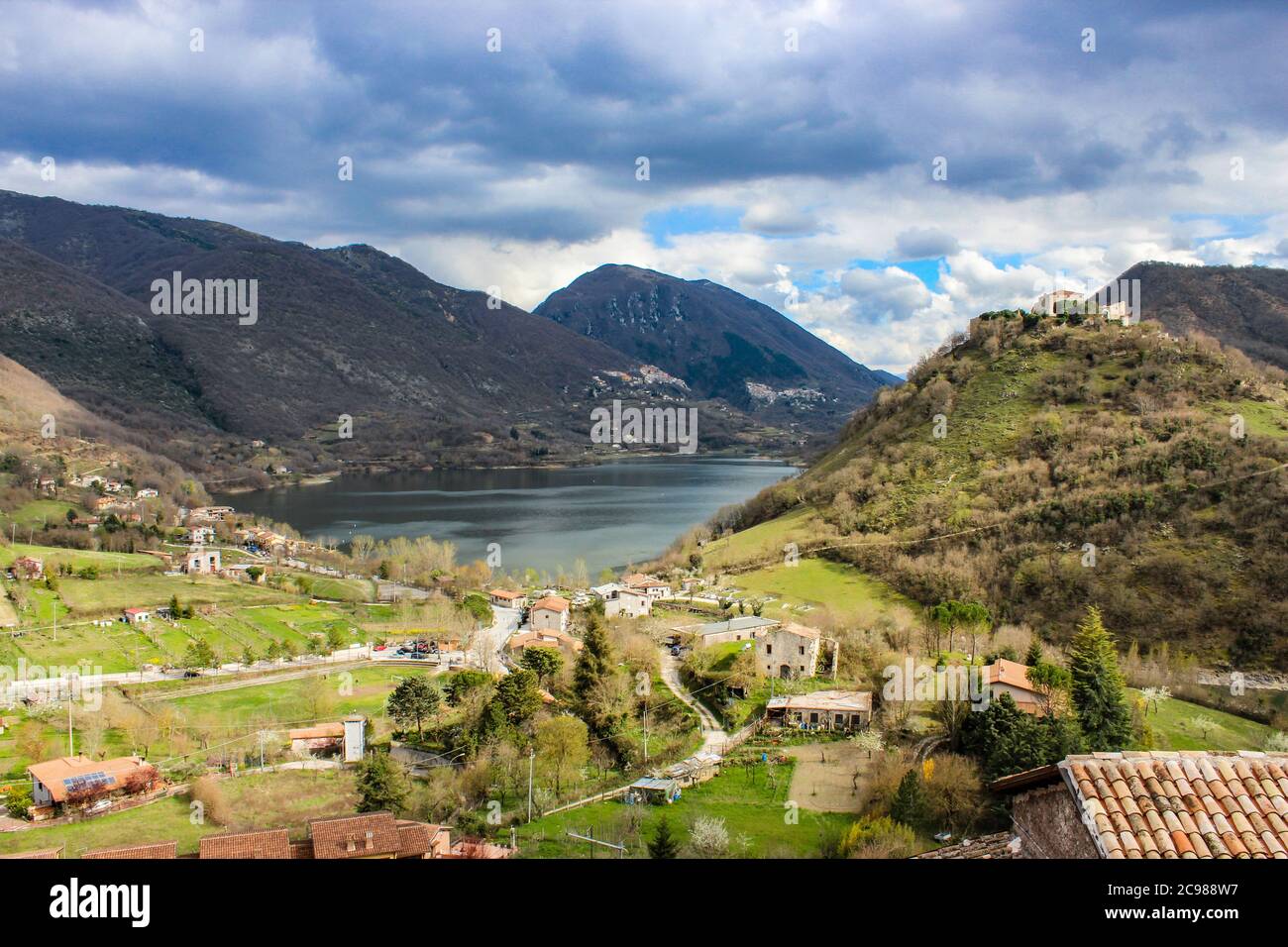 Turano lake and the beautiful village of Castel di Tora. Rieti, Lazio ...