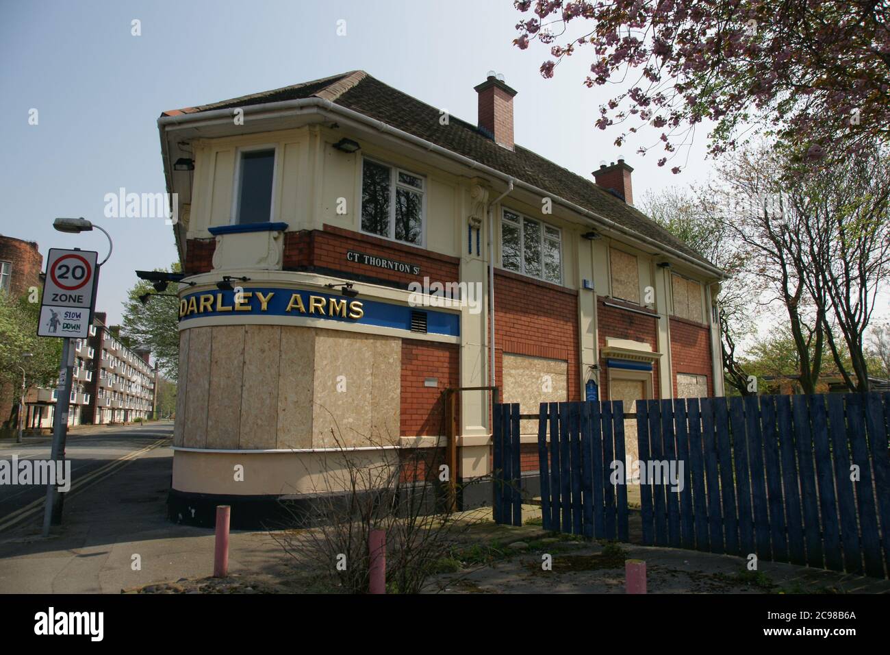 Broken arms hi-res stock photography and images - Alamy