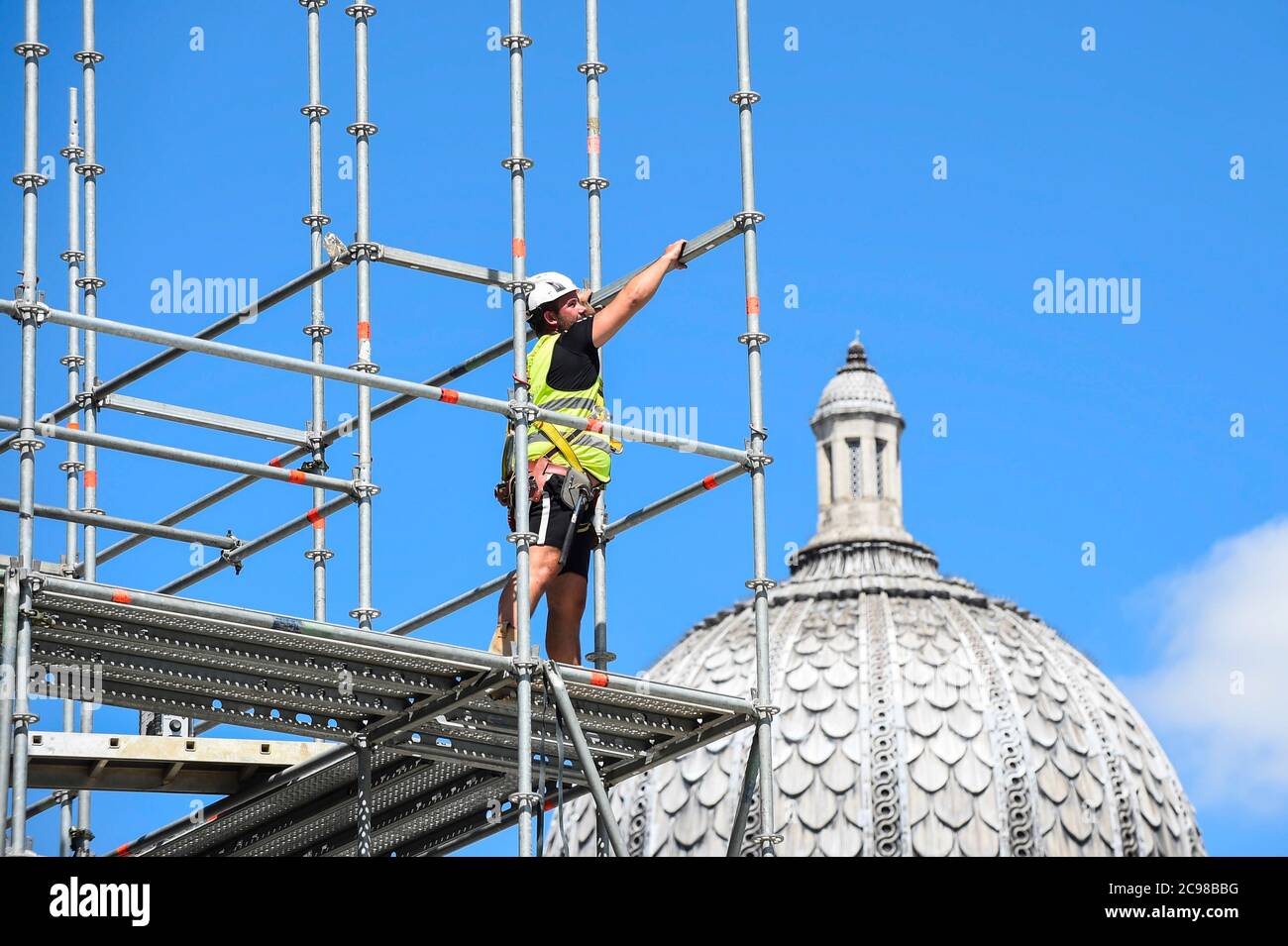 Square plinth stands hi-res stock photography and images - Alamy