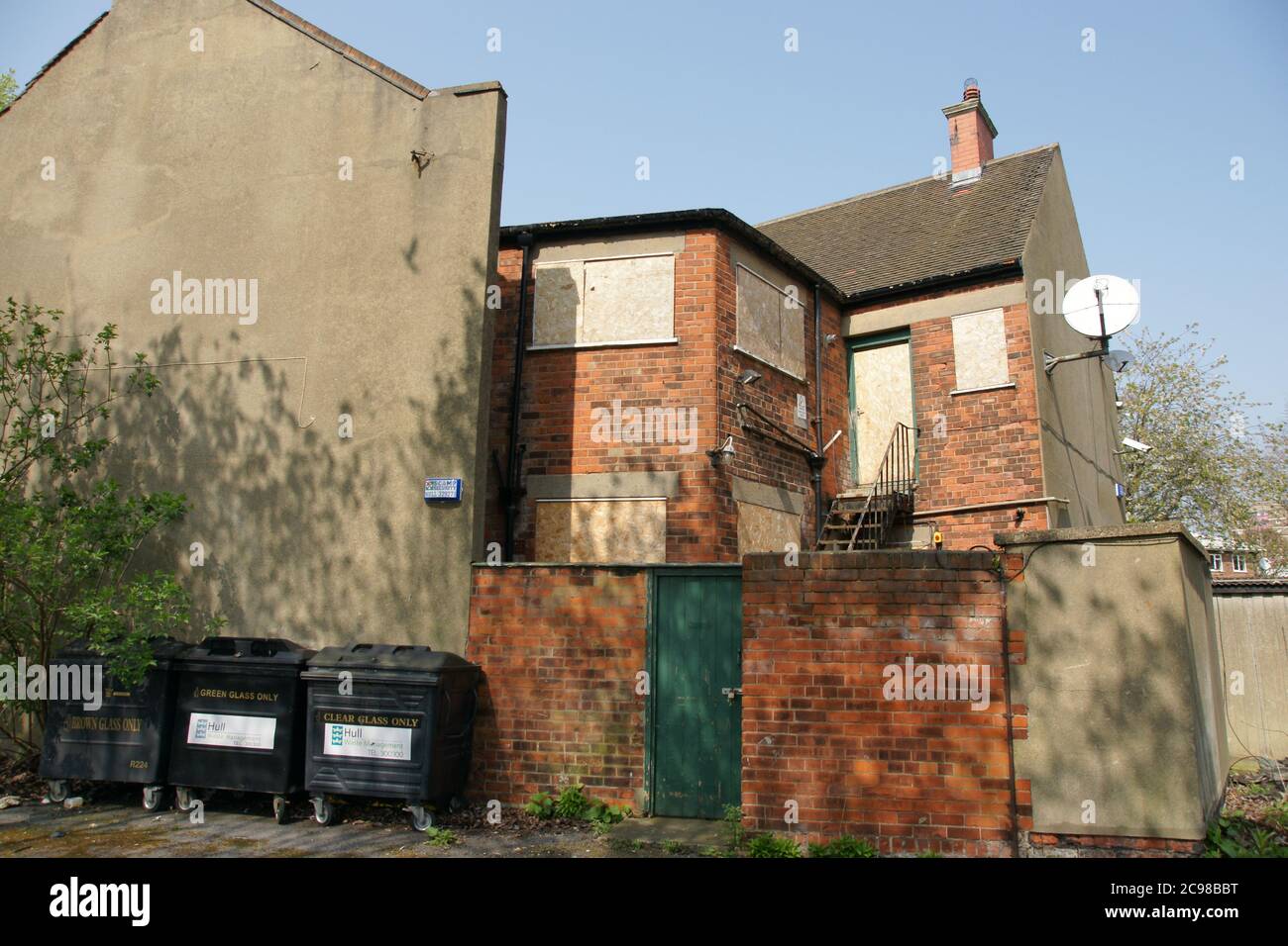 Broken arms hi-res stock photography and images - Alamy