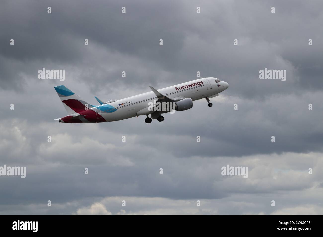 Runway Visitor park is a park at Manchester airport offering runway ...