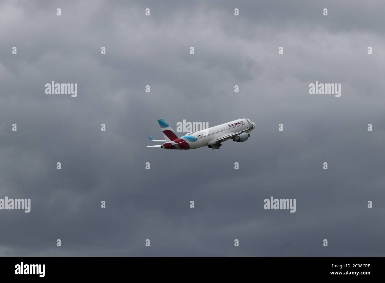 Runway Visitor park is a park at Manchester airport offering runway ...