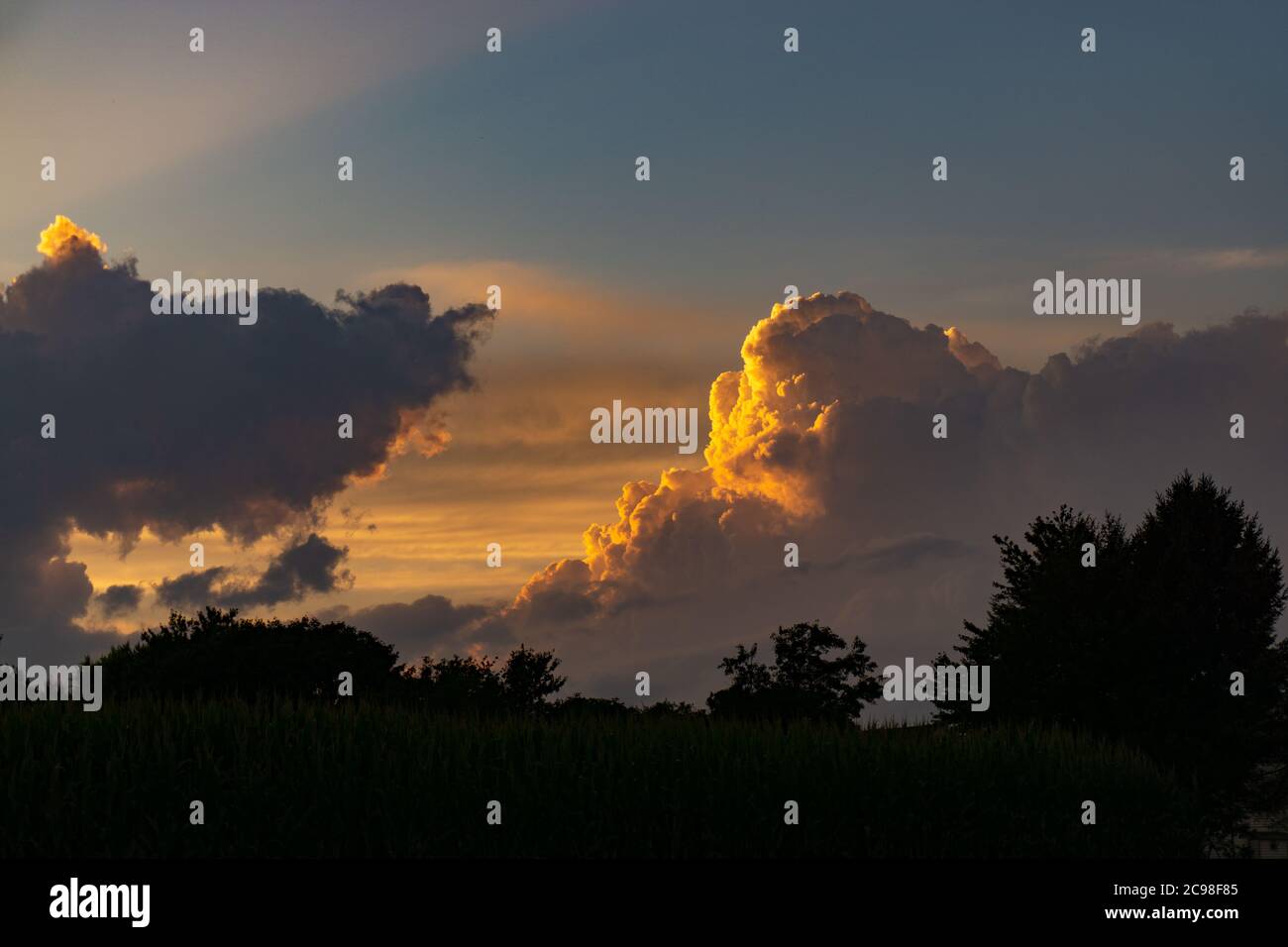Sun hitting clouds hi-res stock photography and images - Alamy