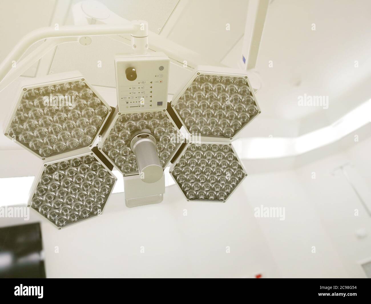 Operating room lights hi-res stock photography and images - Alamy