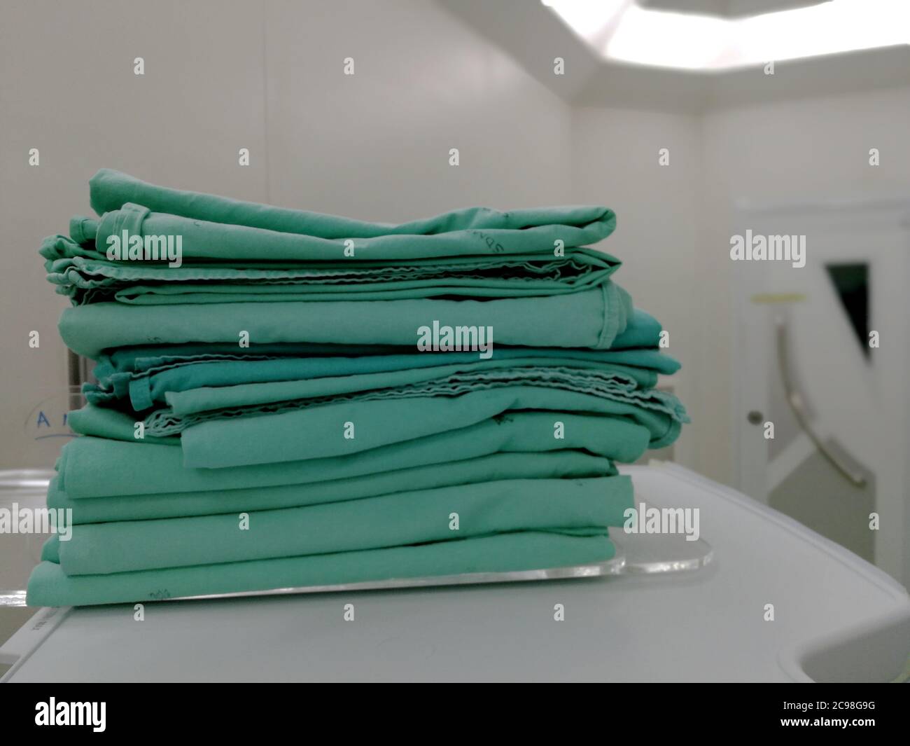 Operating room gown hi-res stock photography and images - Alamy