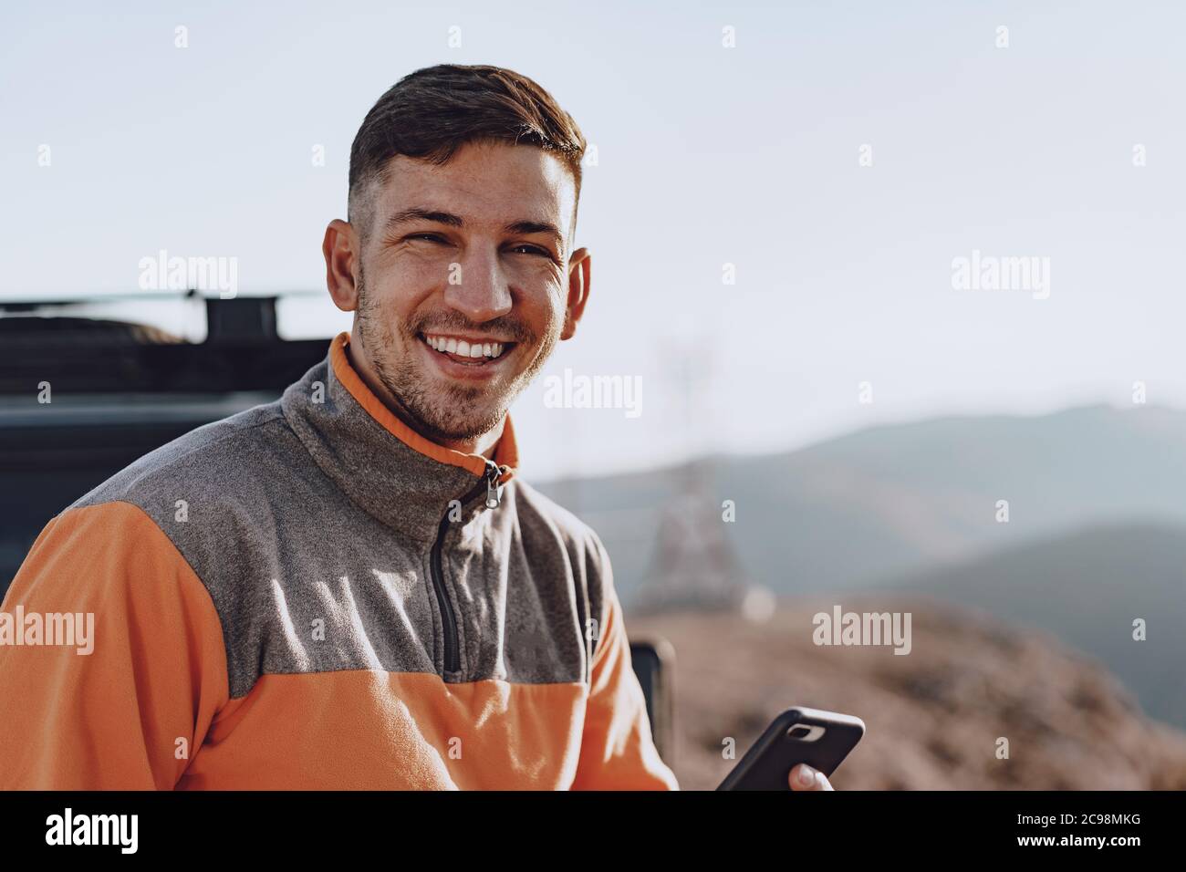 Young caucasian man traveller using his smartphone Stock Photo - Alamy