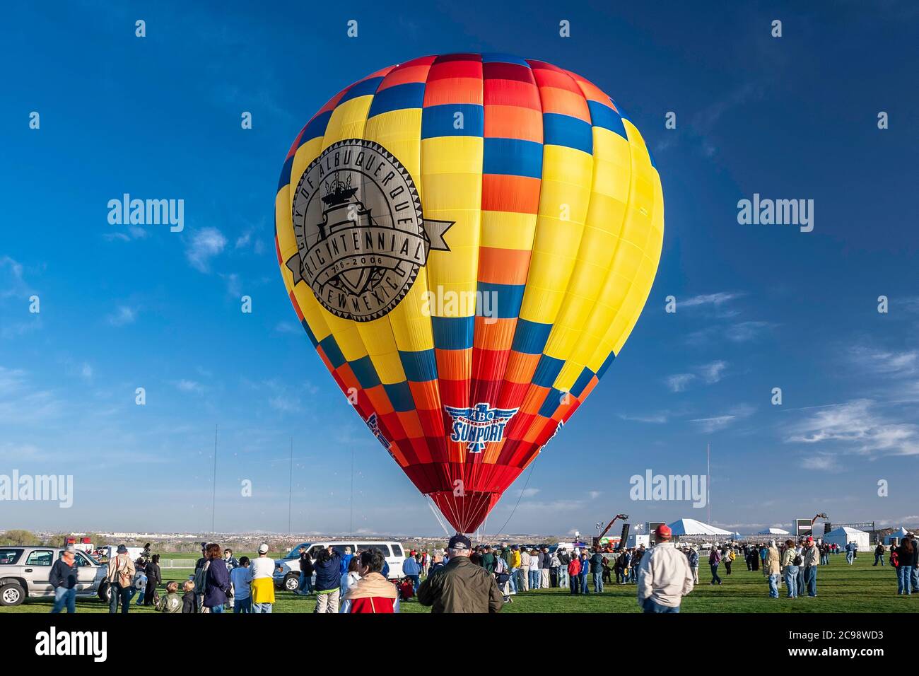 Onlookers and official ABQ Tricentennial hot air balloon, inaugural ...