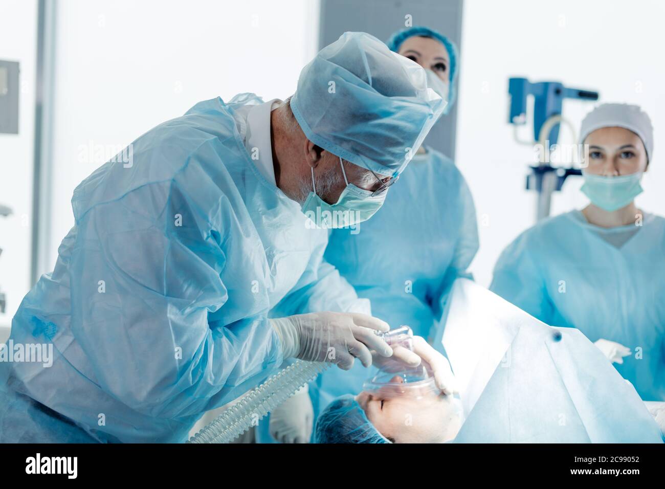 professional doctors working in the crisis care centre. cardiac ...