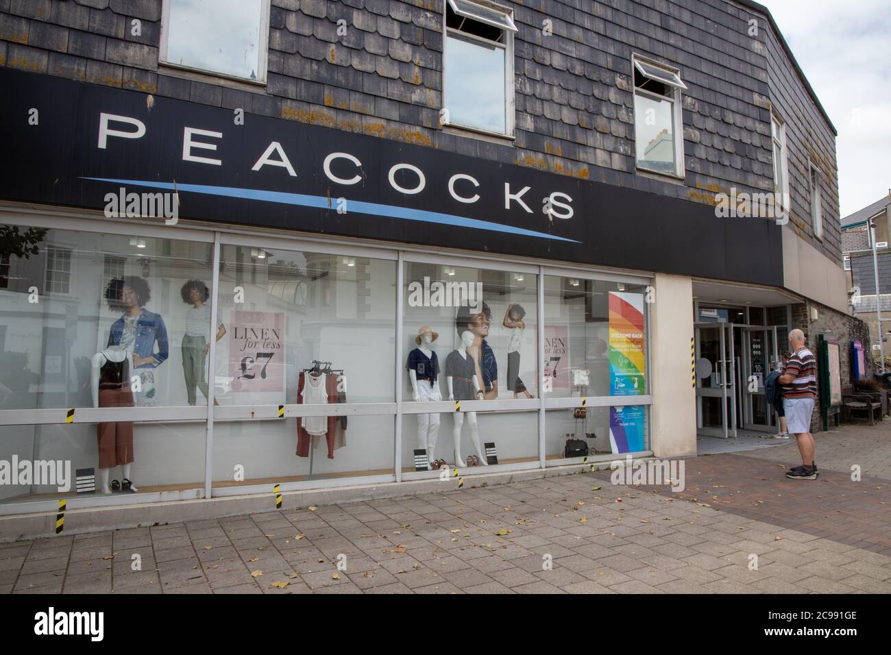 Open shopfront hi-res stock photography and images - Alamy