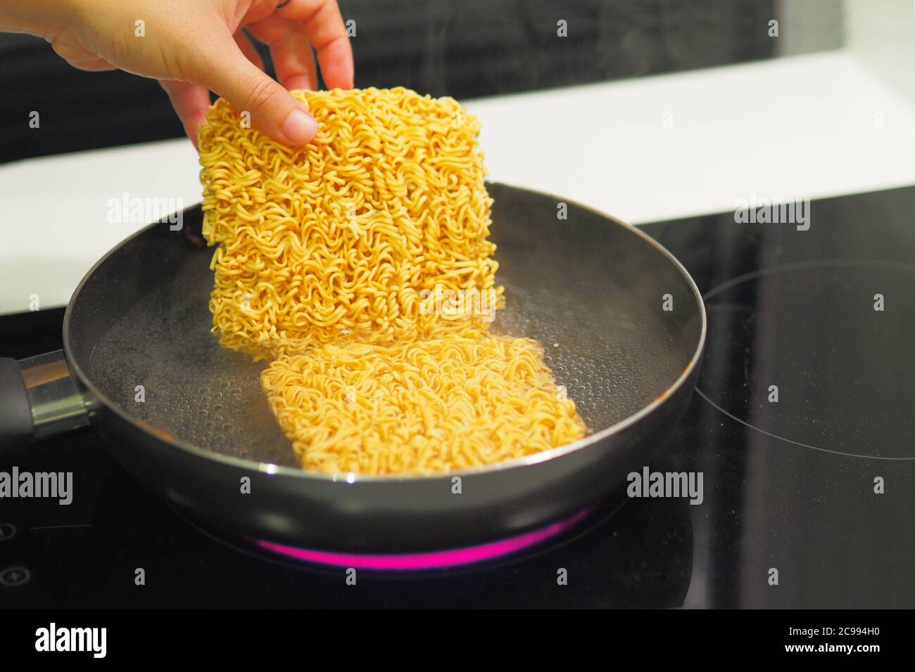 Chinese noodles boiling hi-res stock photography and images - Alamy