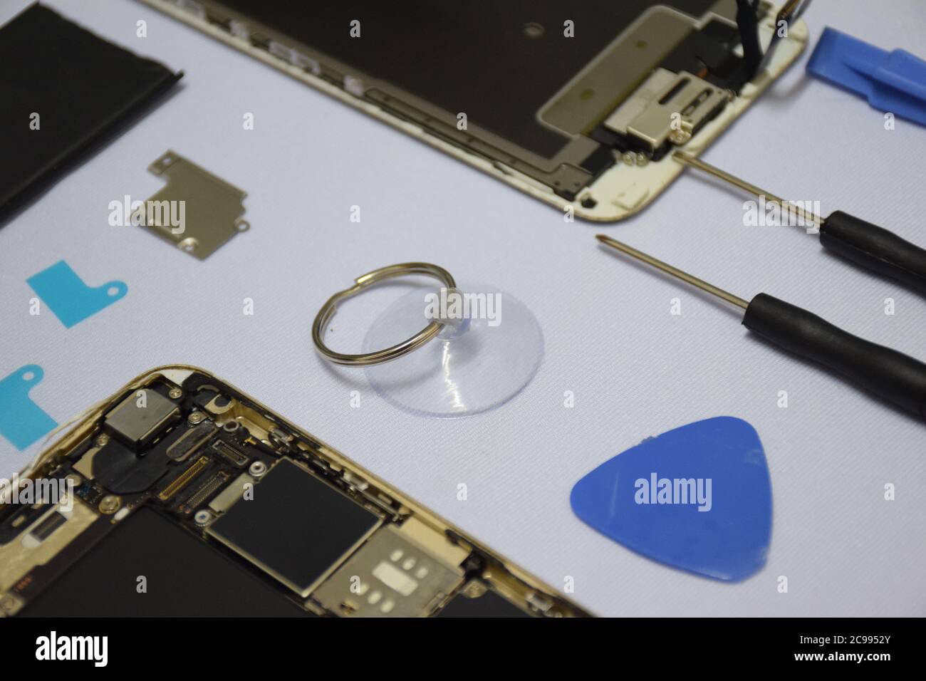 Disassemble phone hi-res stock photography and images - Alamy