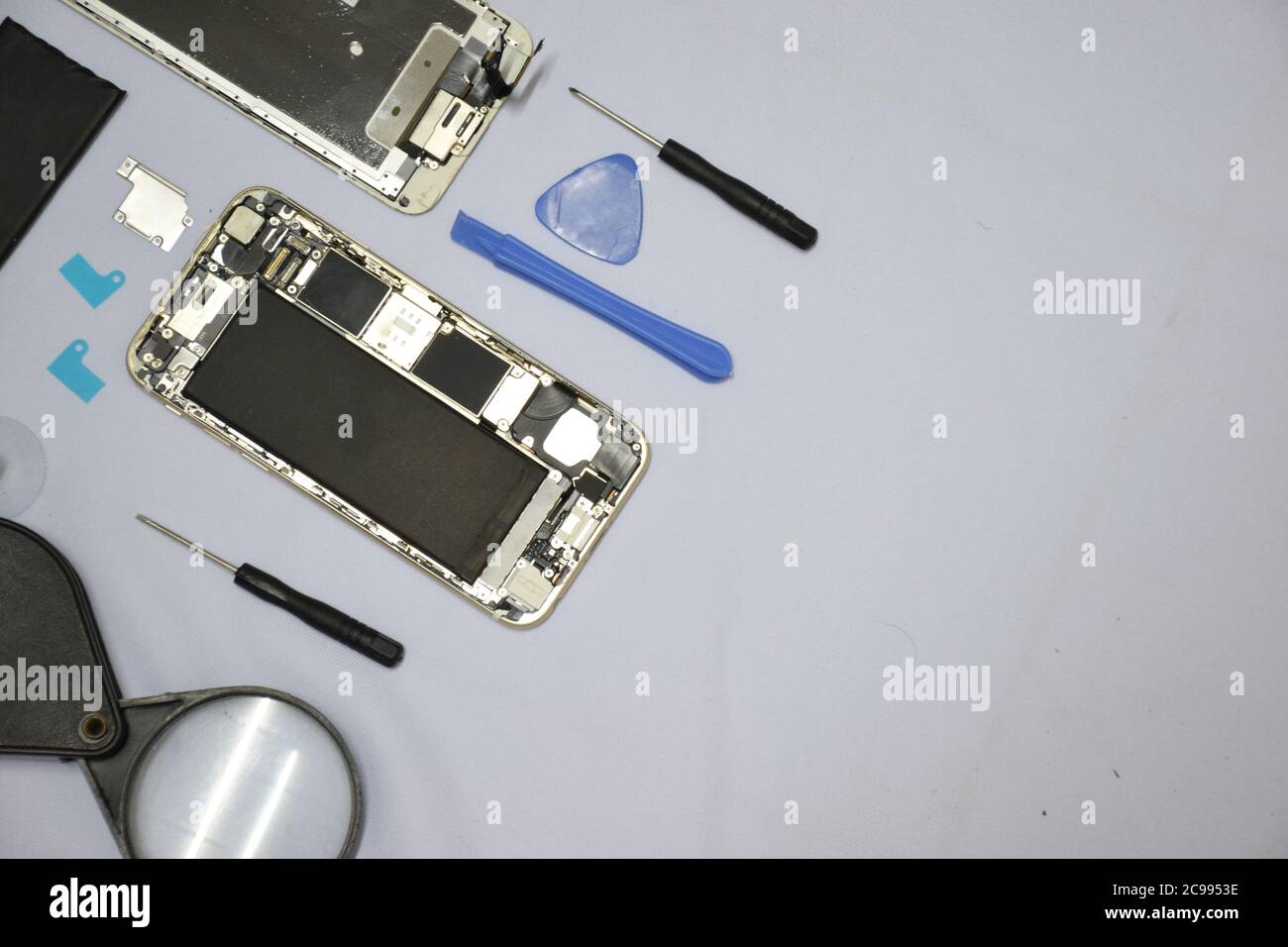 Disassemble phone hi-res stock photography and images - Alamy