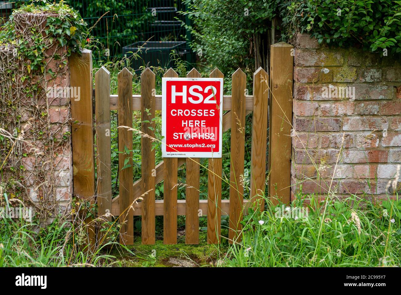 Wendover, Buckinghamshire, UK. 28th July, 2020. An HS2 Crosses here ...