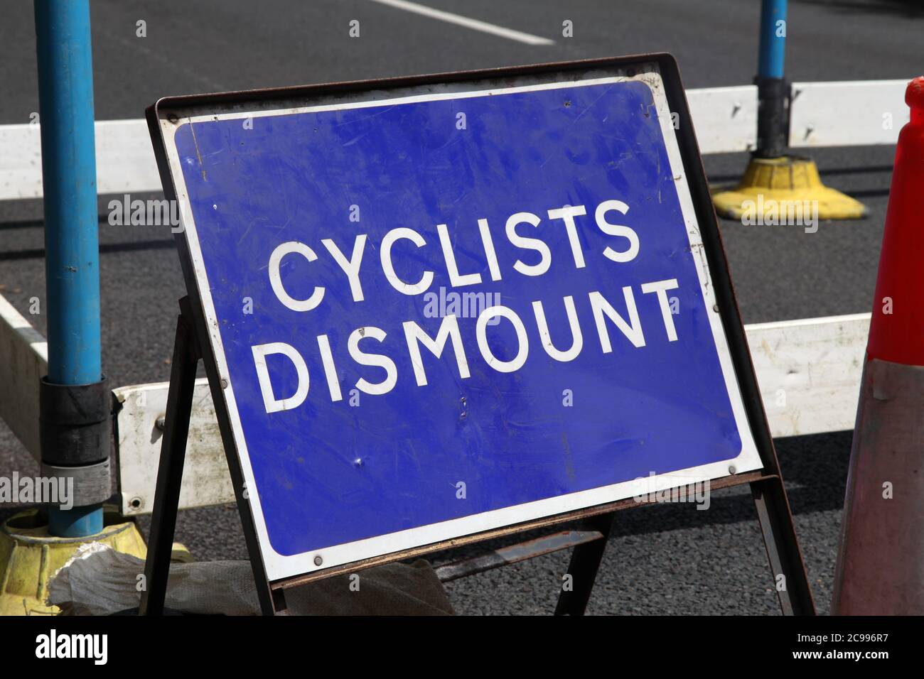 Stop and dismount sign hi-res stock photography and images - Alamy