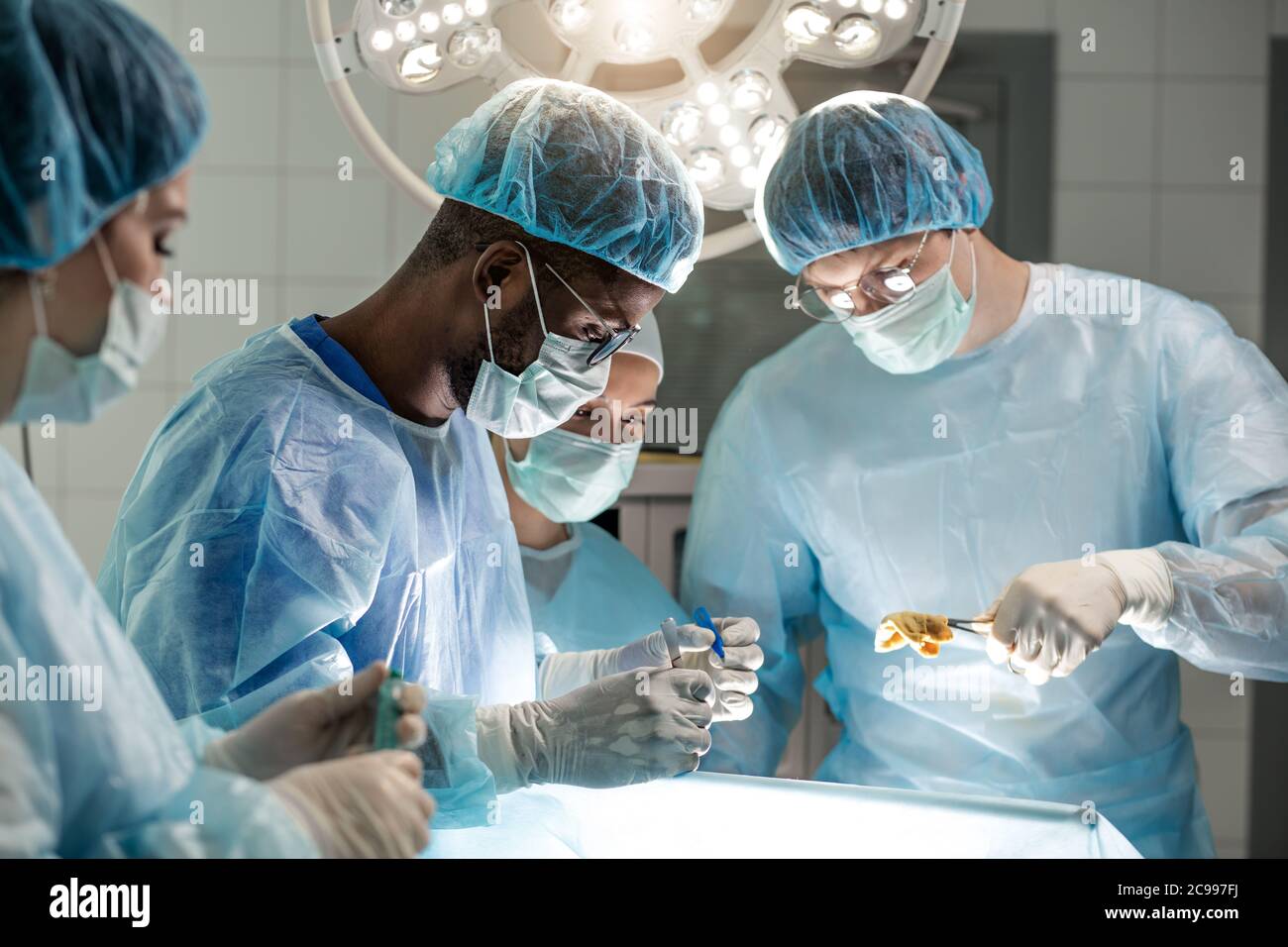 Helping doctors surgery hi-res stock photography and images - Alamy