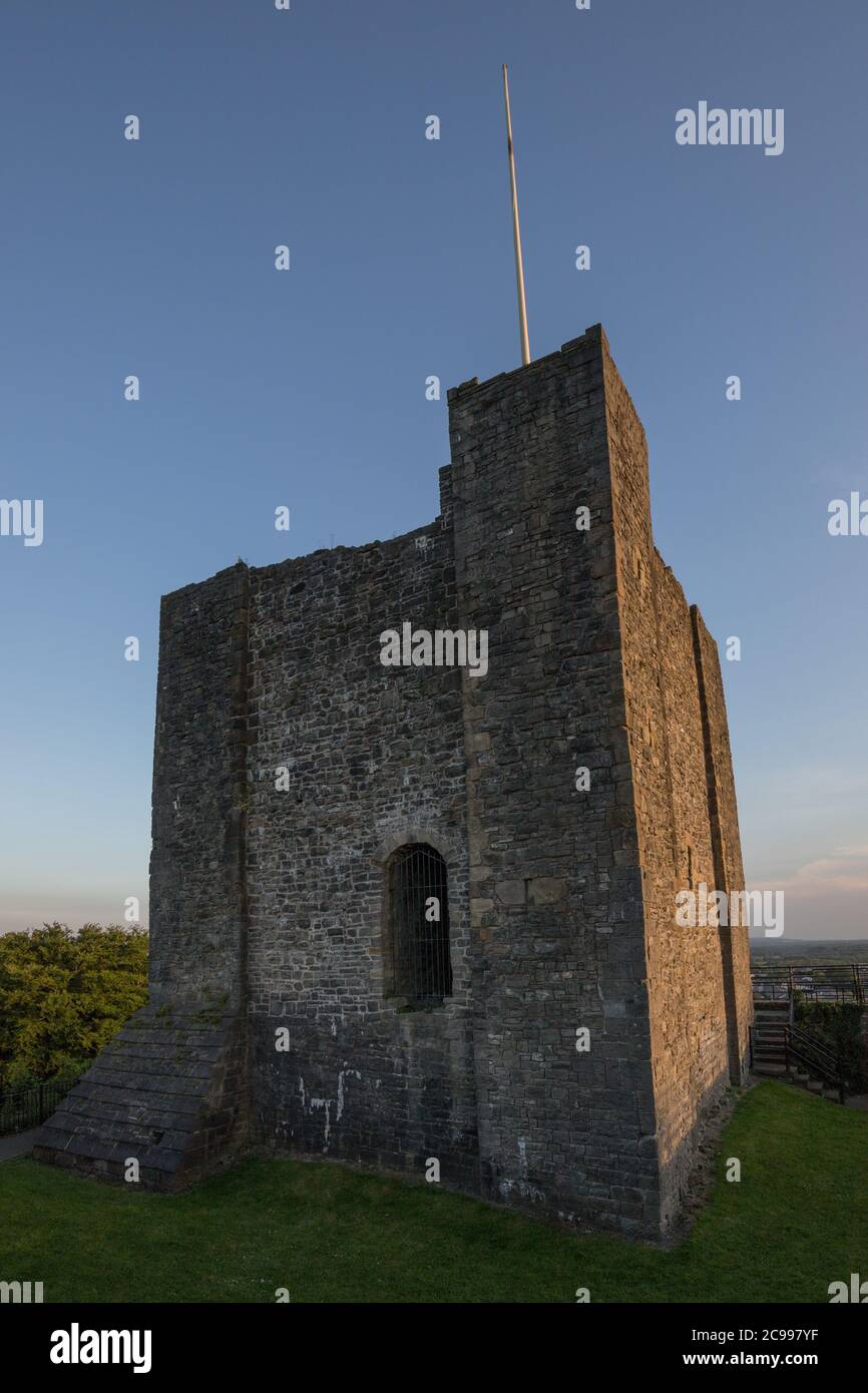 Clitheroe castle on a warm summer evening. Small Norman castle in the ...