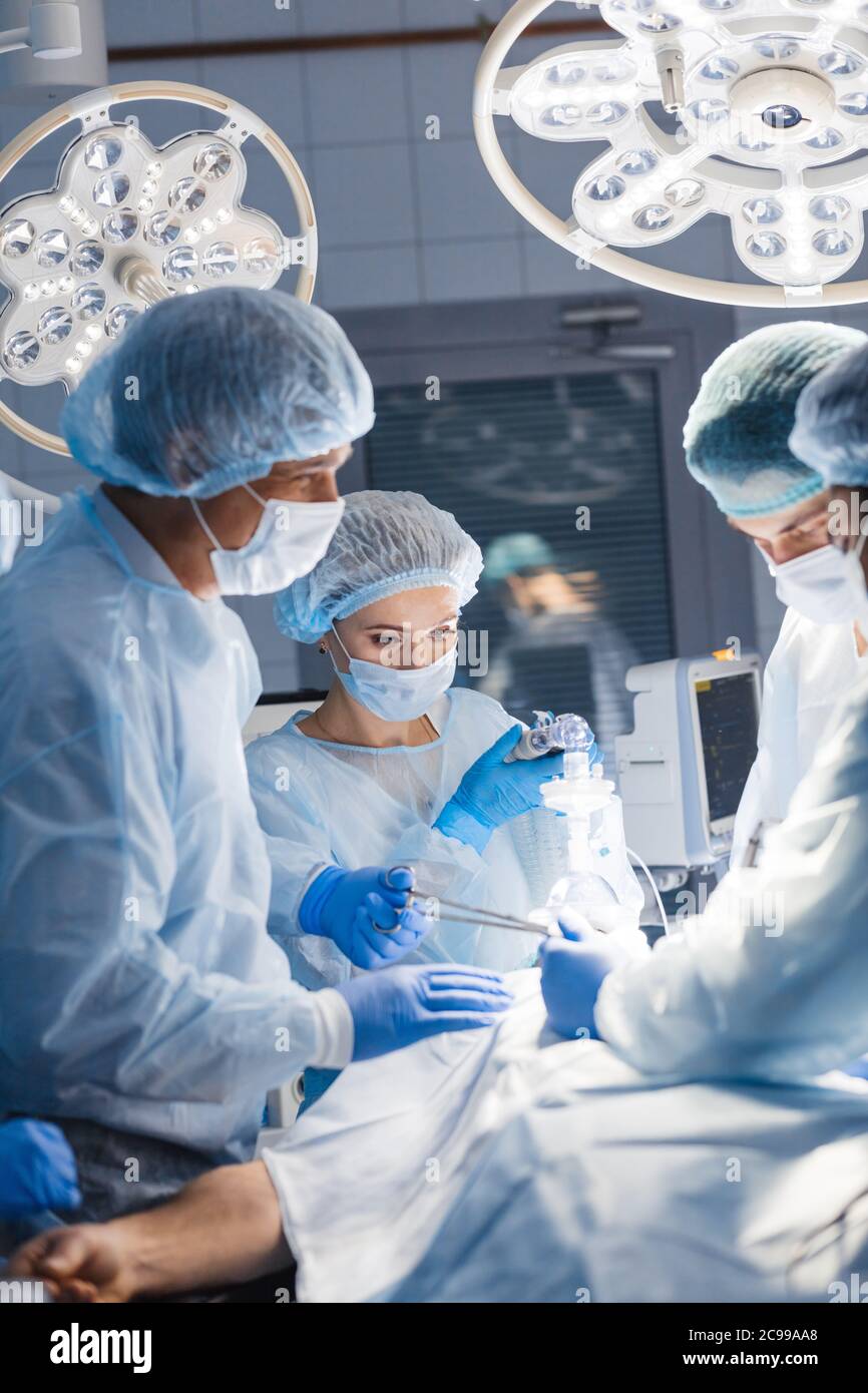 Remove tumor hi-res stock photography and images - Alamy