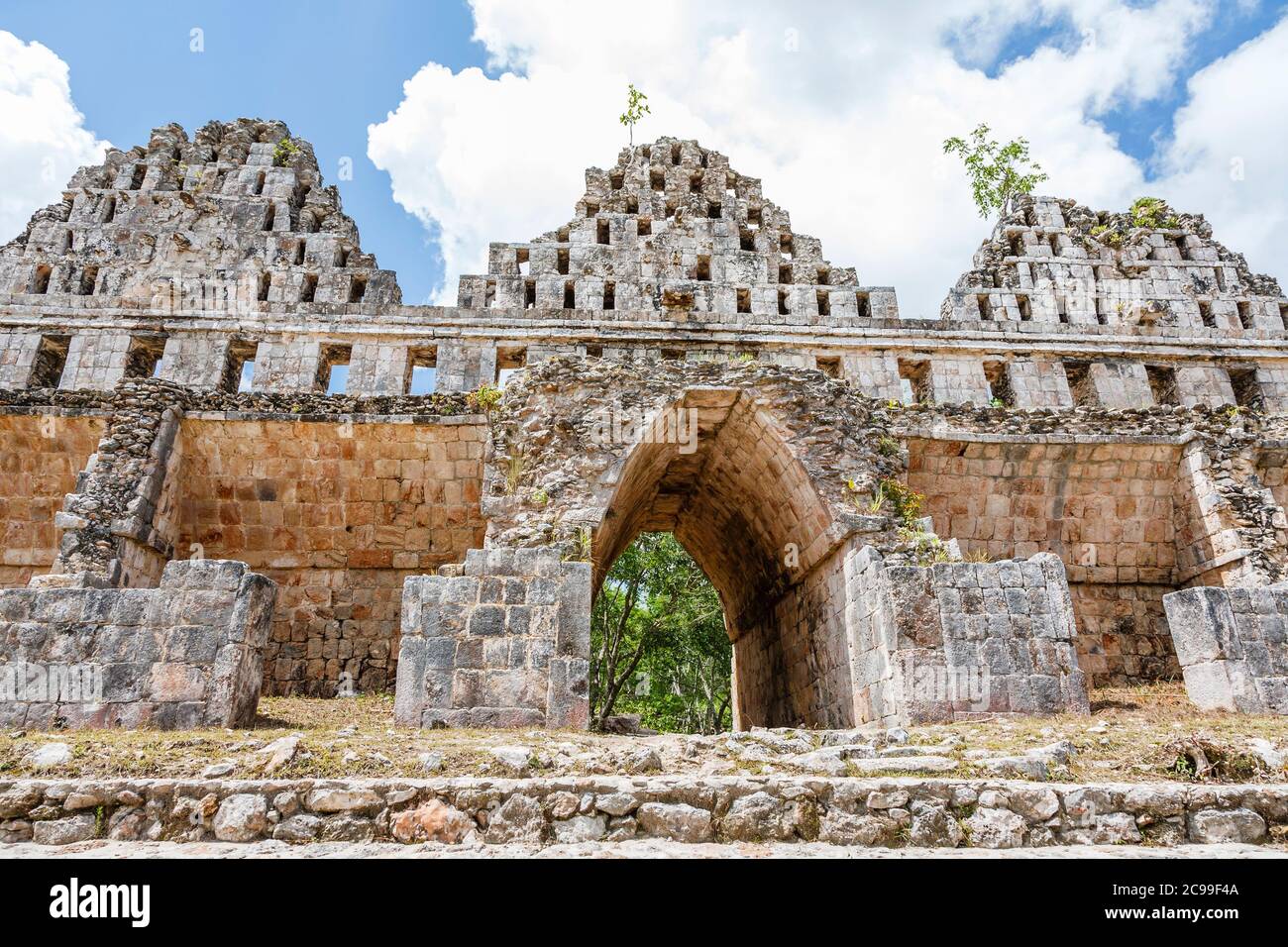 Archway maya ruins uxmal hi-res stock photography and images - Alamy
