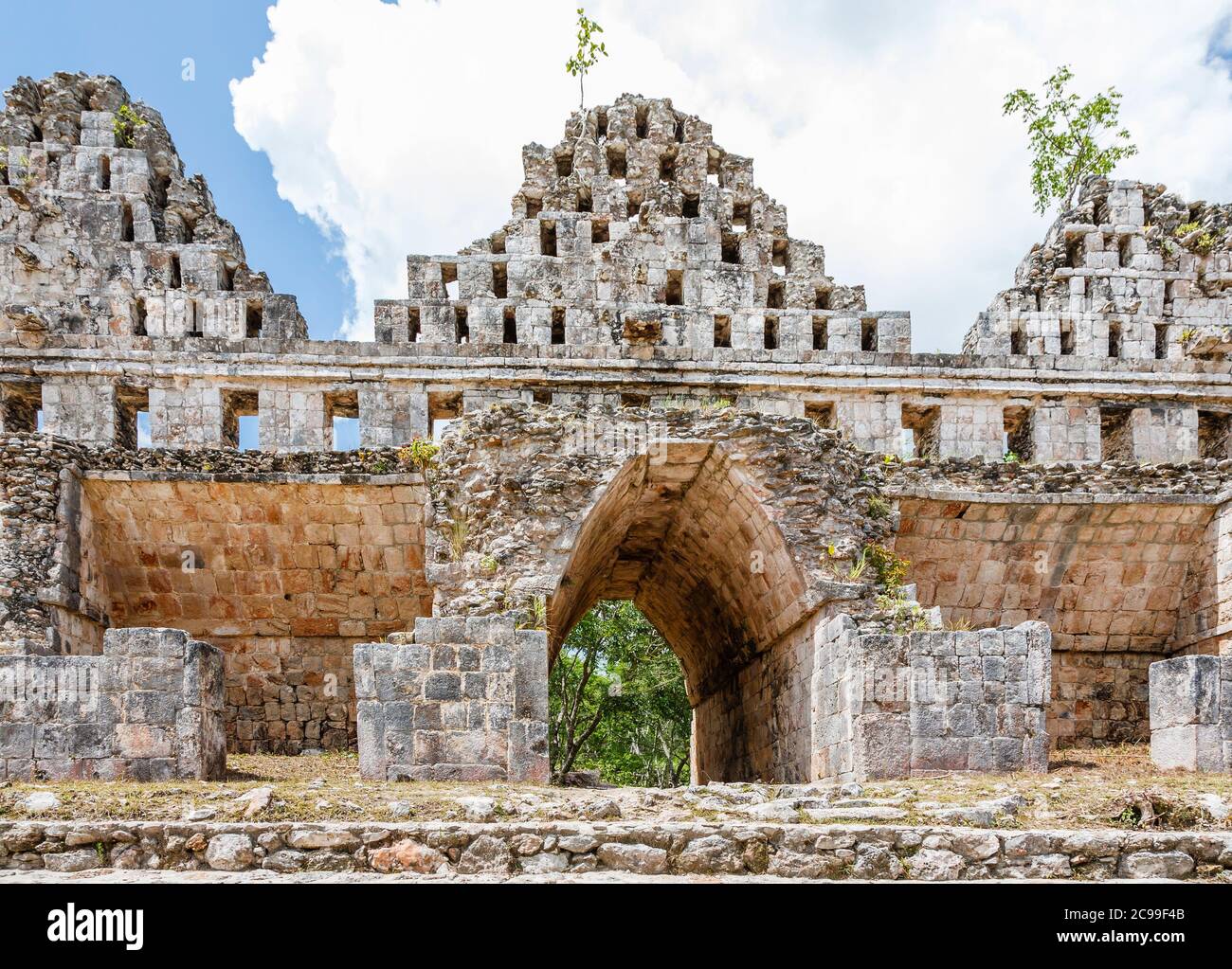 Archway maya ruins uxmal hi-res stock photography and images - Alamy