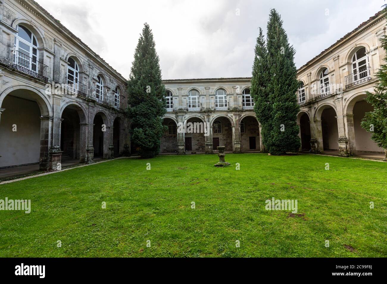 Claustro de la Hospedería, Cloister in Sobrado Abbey, Sobrado, Galicia ...