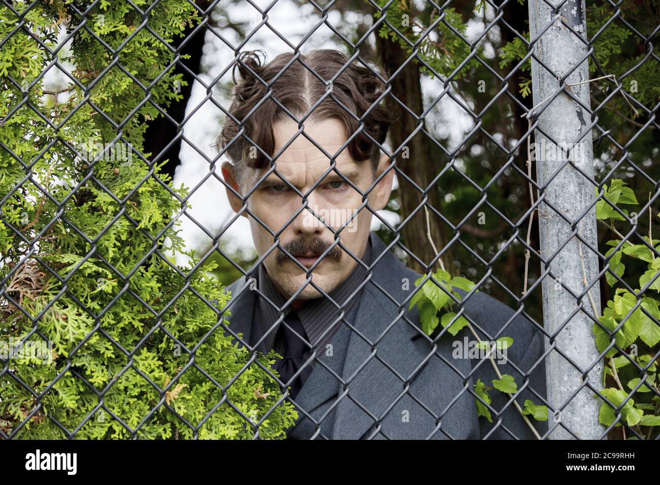 USA. Ethan Hawke in the ©IFC Films new movie : Tesla (2020). Plot: A ...