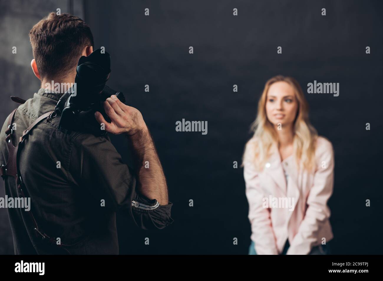 Female photographer client hi-res stock photography and images - Alamy
