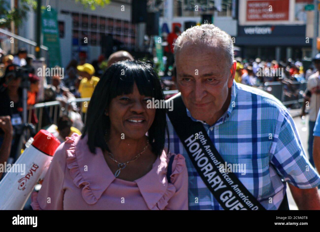 Chuck schumer speaking nyc hi-res stock photography and images - Alamy