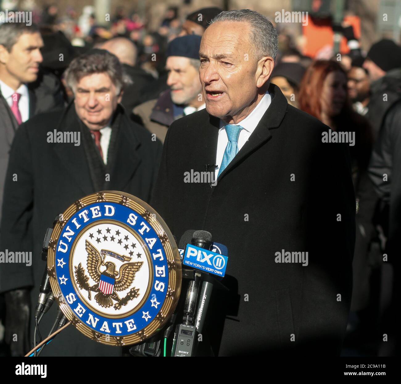 Chuck schumer speaking nyc hi-res stock photography and images - Alamy