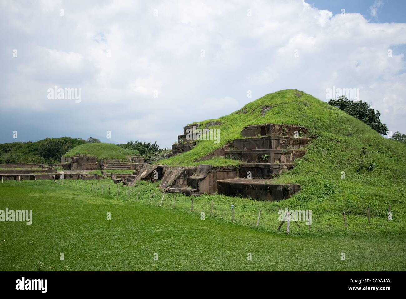 San Andres Pyramid and excavation site in El Salvador Stock Photo - Alamy