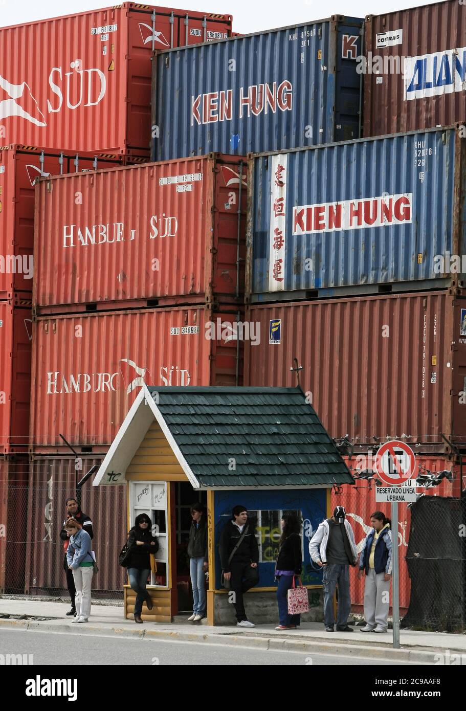 Bus stop waiting hut hi-res stock photography and images - Alamy