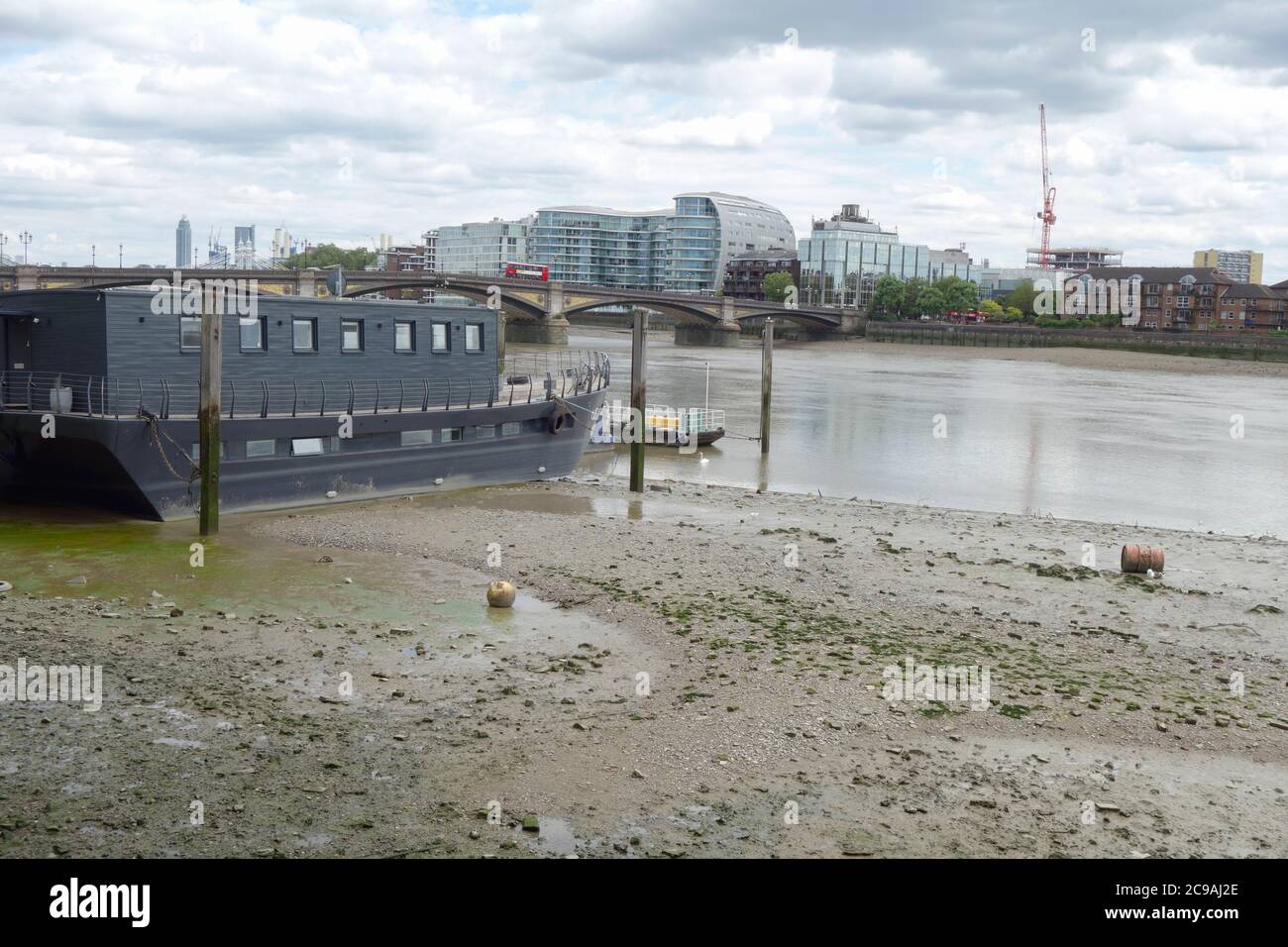 Houseboats in chelsea hi-res stock photography and images - Alamy
