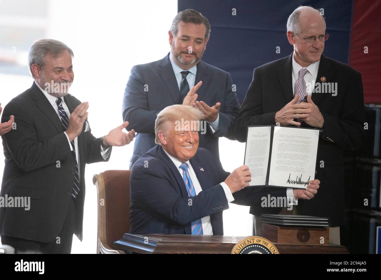 Donald trump_ sen hi-res stock photography and images - Alamy