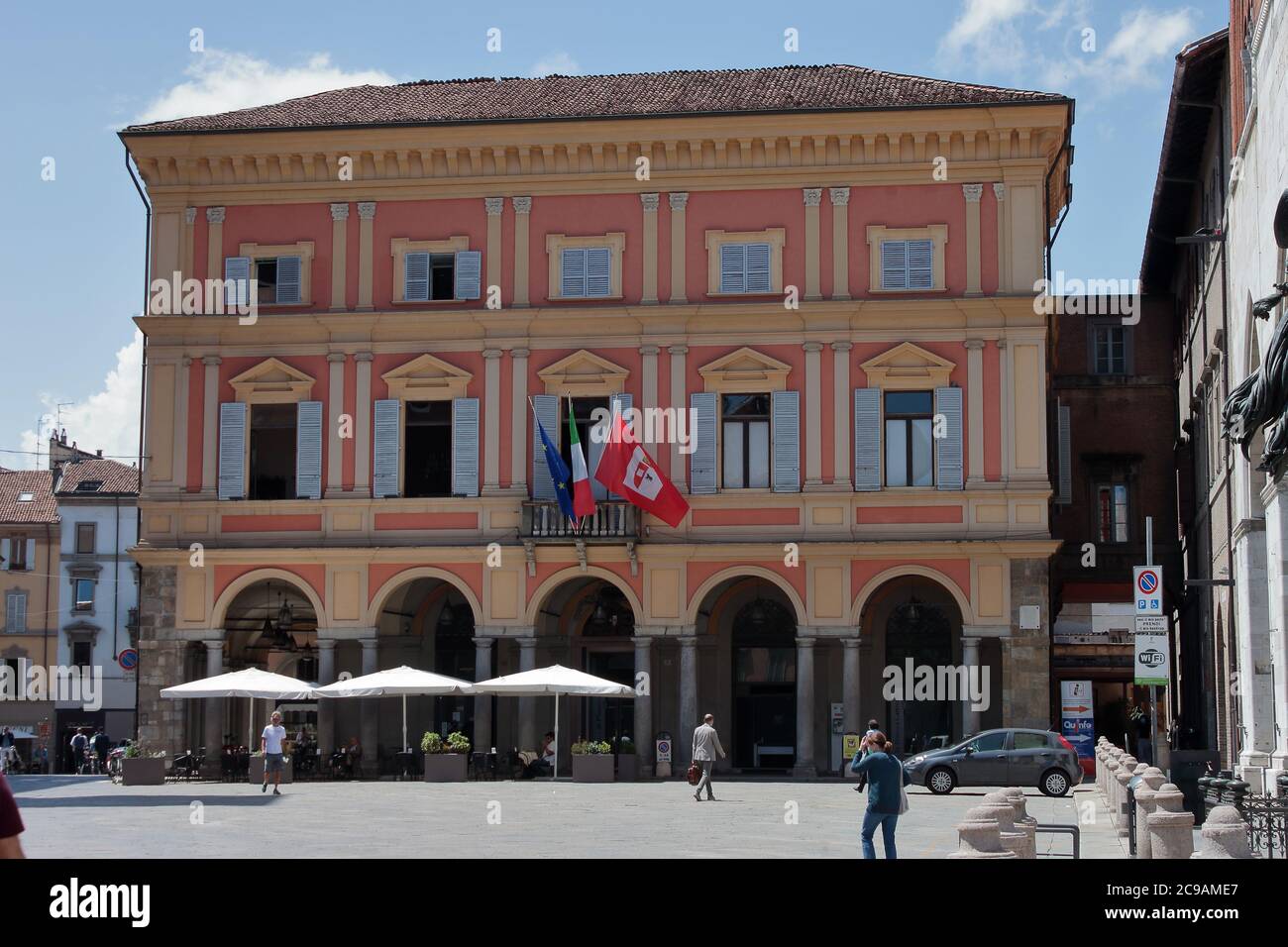 Monumental facade town hall hi-res stock photography and images - Alamy