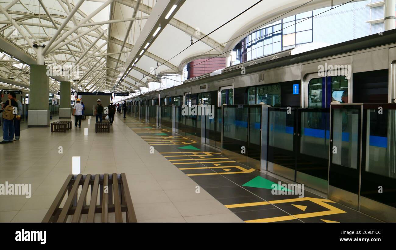 City hall mrt station hi-res stock photography and images - Alamy