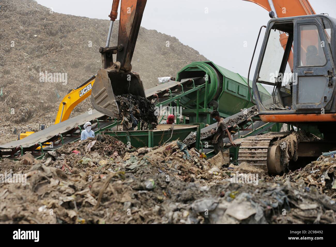 East Delhi Municipal Corporation (EDMC) use a trommel-cum-ballistic ...
