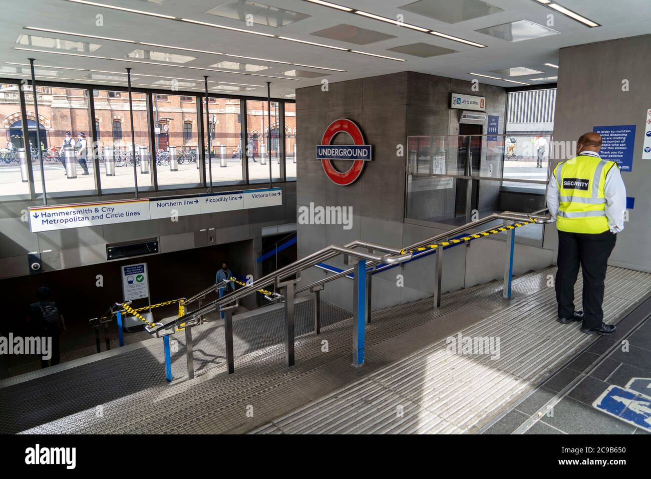 News transport underground stations hi-res stock photography and images ...