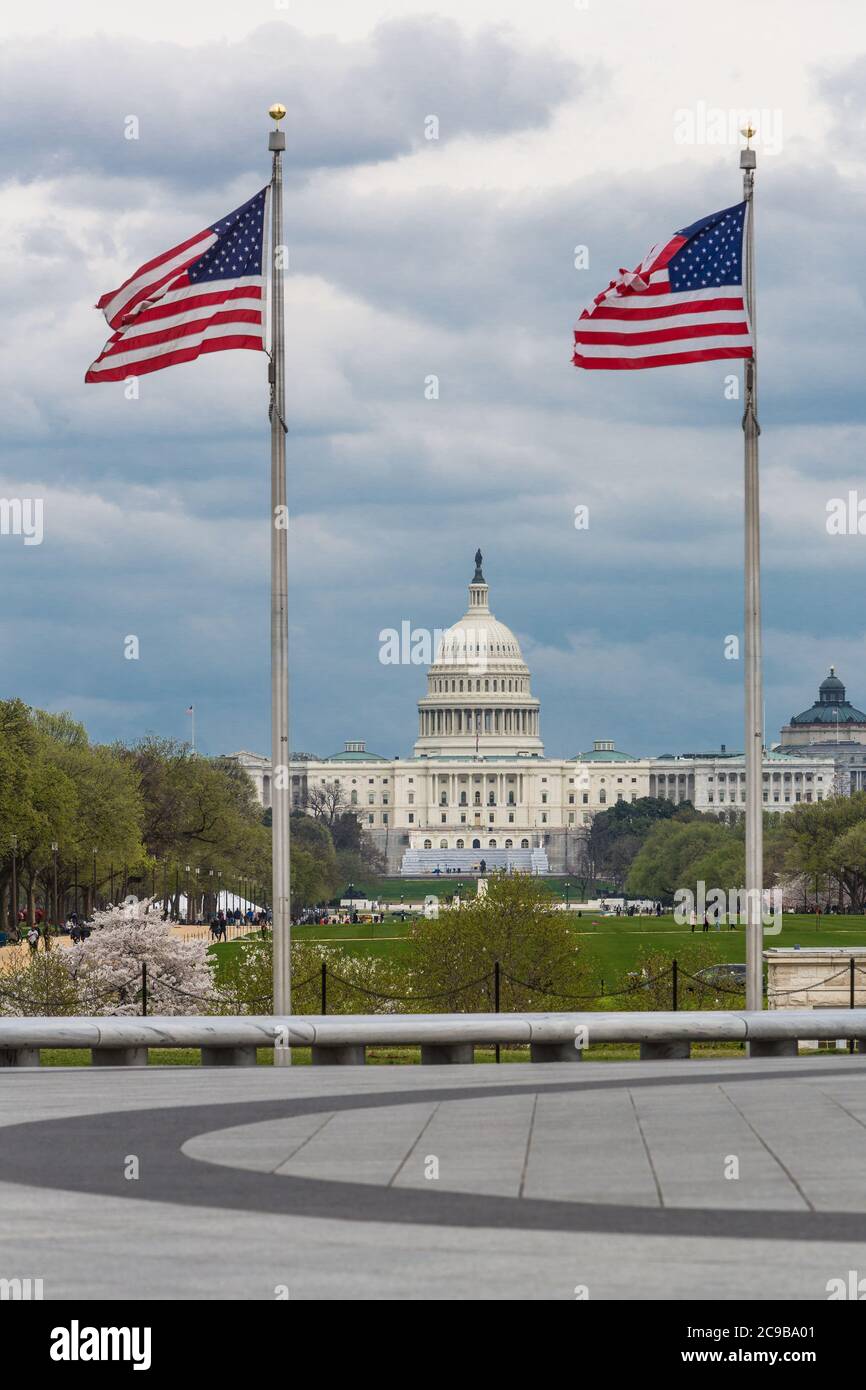 Us capitol building flag hi-res stock photography and images - Alamy