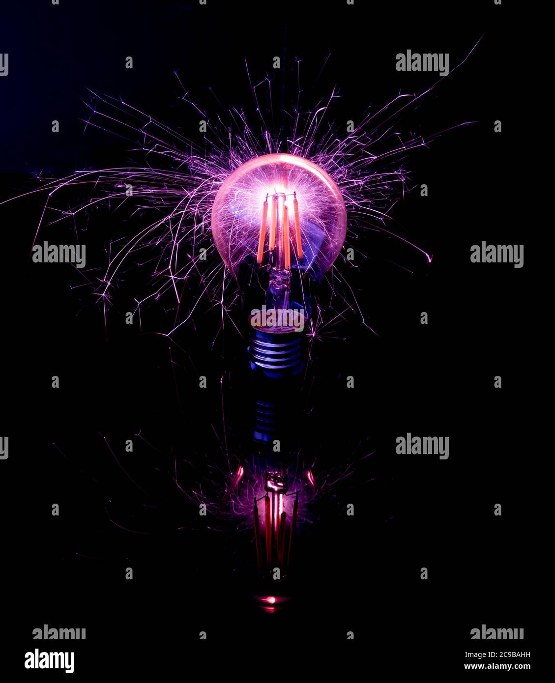 Light bulb moment hi-res stock photography and images - Alamy