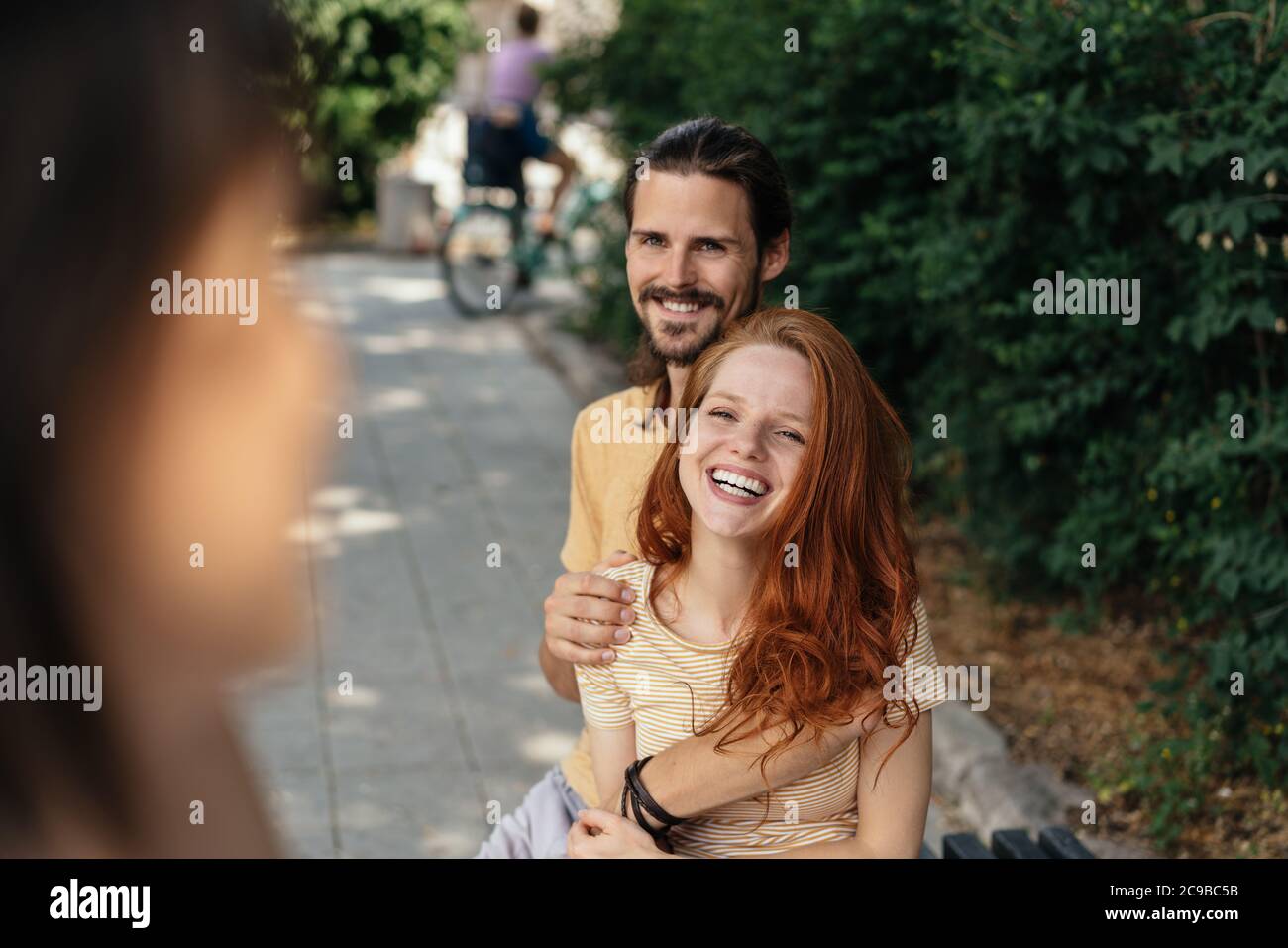 Arm over shoulder hi-res stock photography and images - Alamy