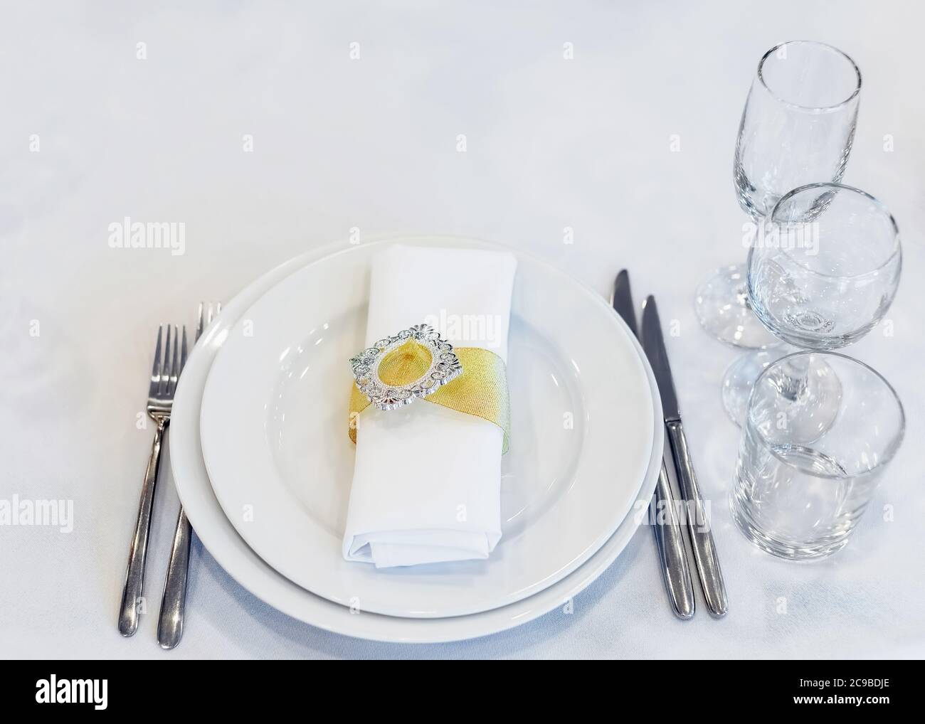 Festive table setting with plates, cutlery, napkin and glasses Stock ...