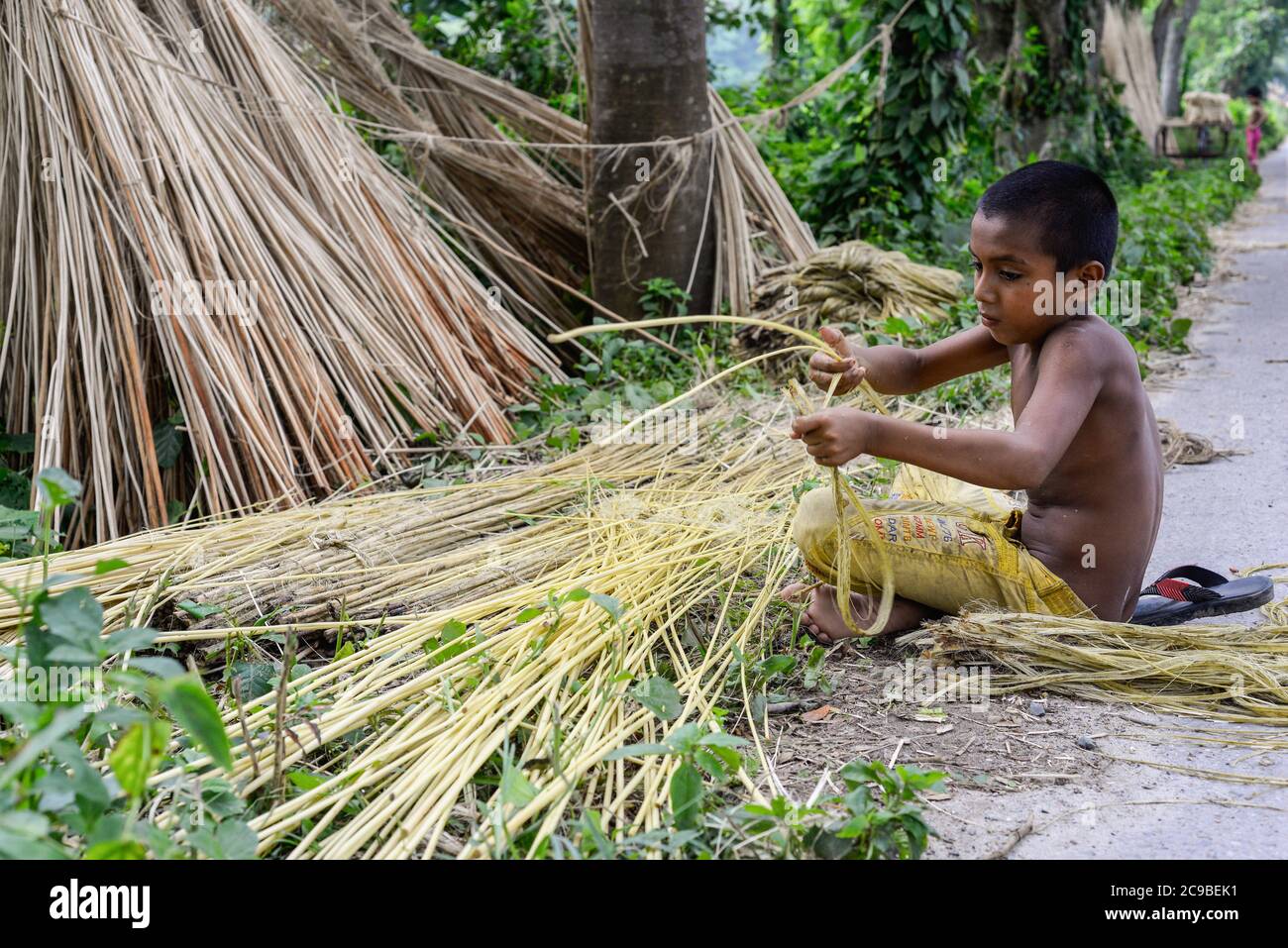 Jute bangladesh child hi-res stock photography and images - Alamy