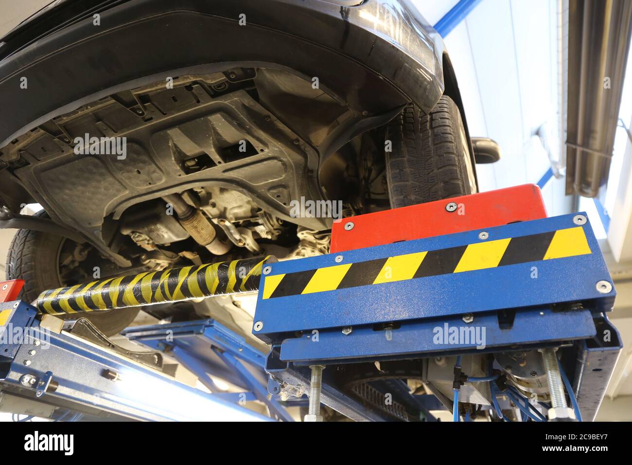 Repair shop: Car on the lifting platform Stock Photo - Alamy