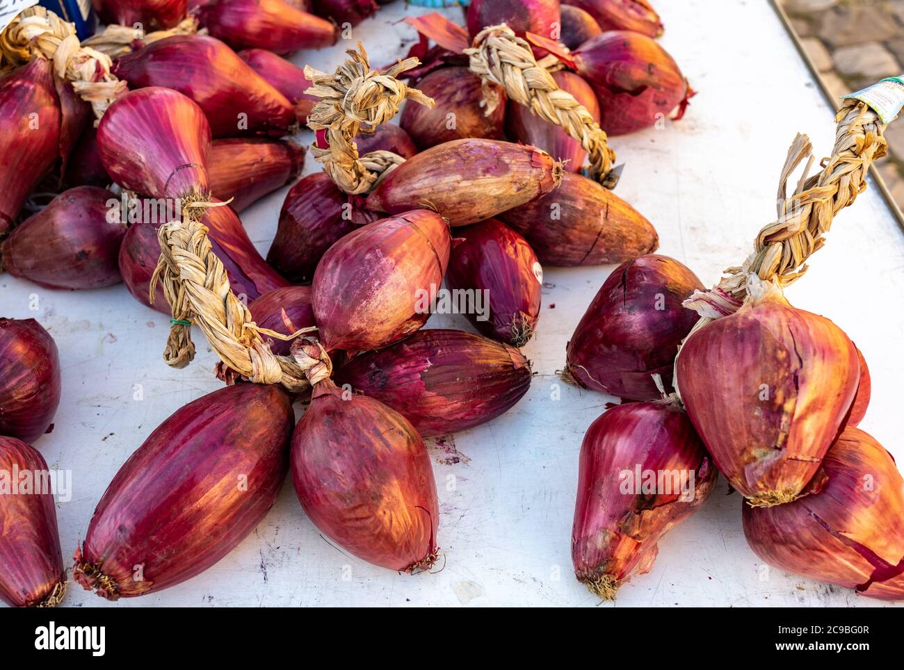 Typical tropea red onions hi-res stock photography and images - Alamy