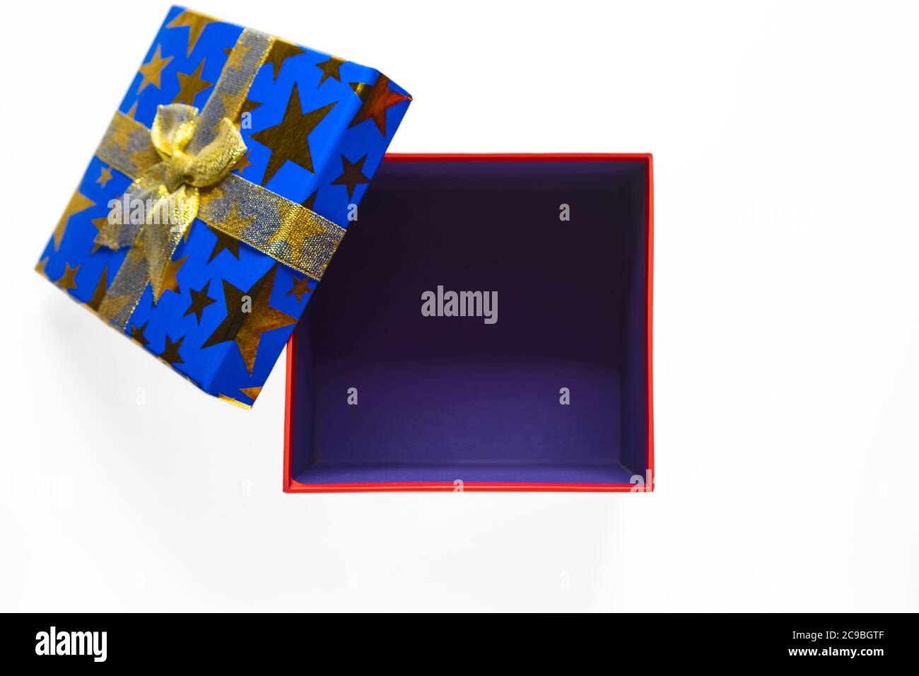 Empty present hi-res stock photography and images - Alamy