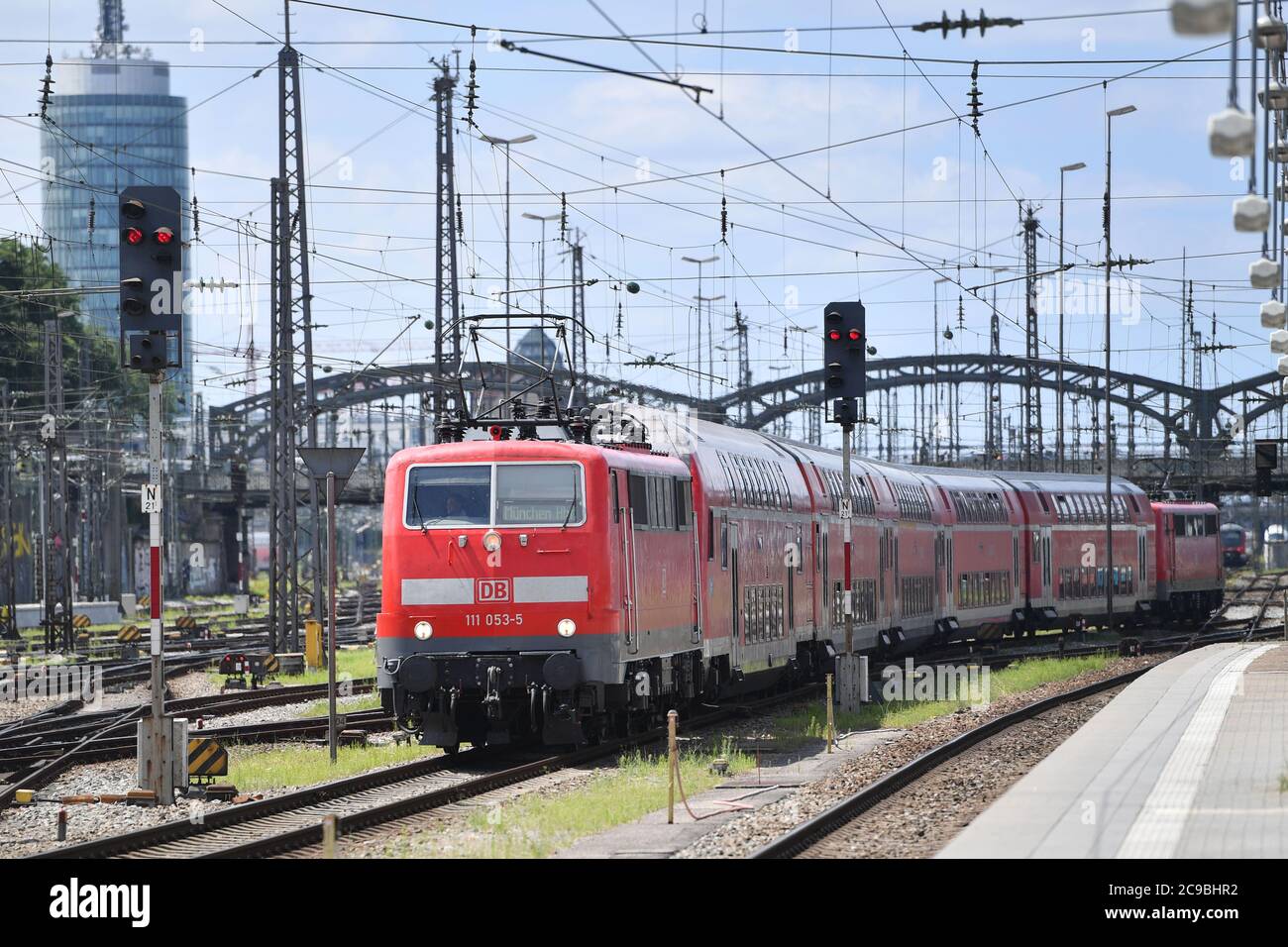 Incoming train, regional train to Munich Central Station, DB, Die Bahn ...