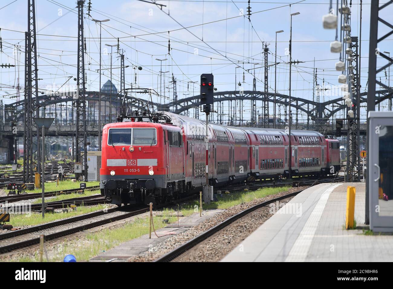 Incoming train, regional train to Munich Central Station, DB, Die Bahn ...