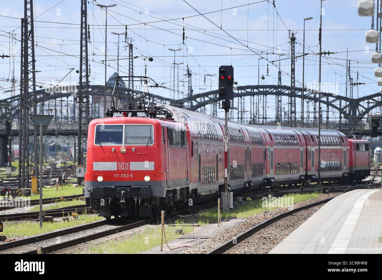 Incoming train, regional train to Munich Central Station, DB, Die Bahn ...