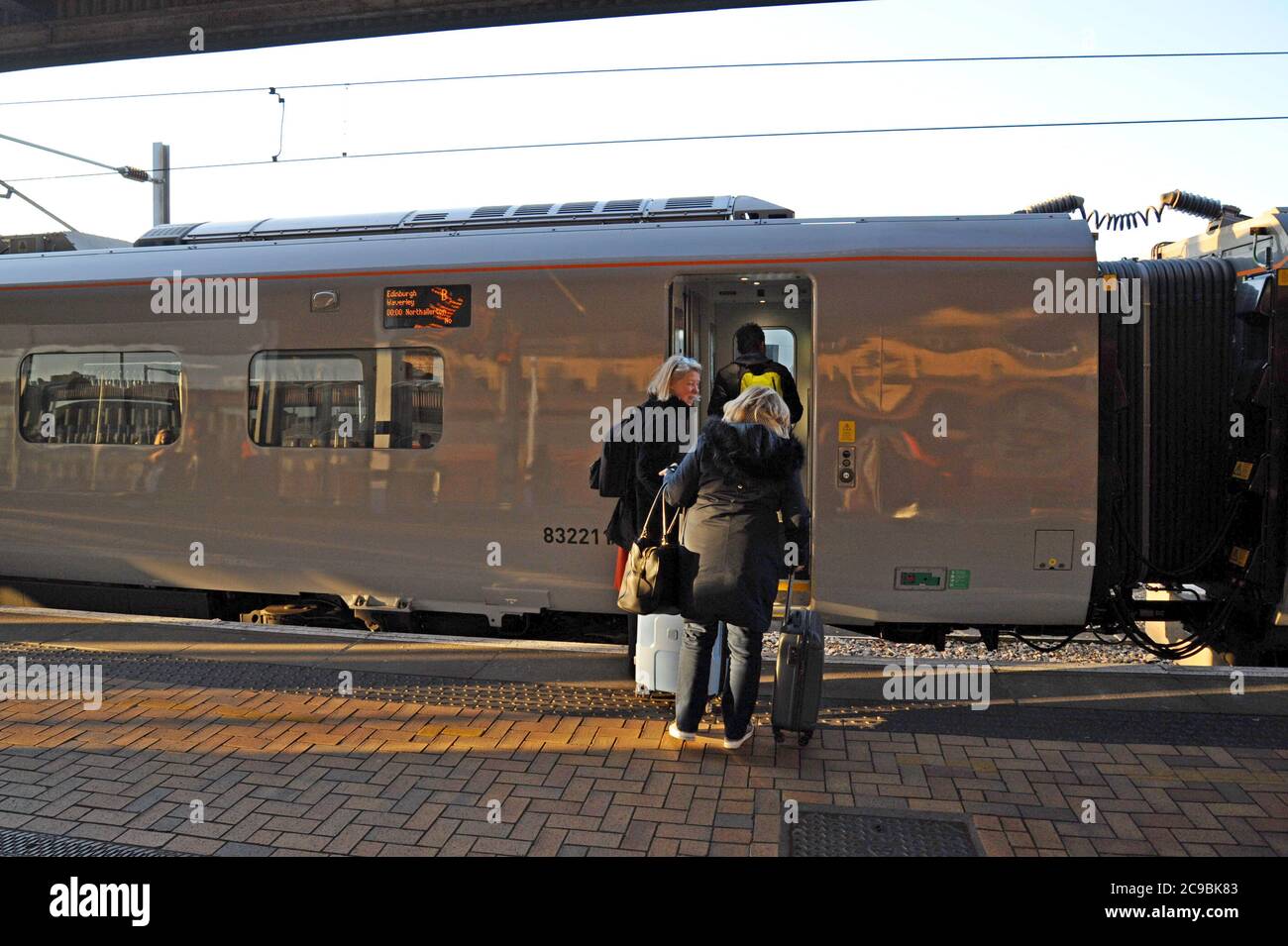 Passengers boarding an LNER Azume high speed electric train at York ...