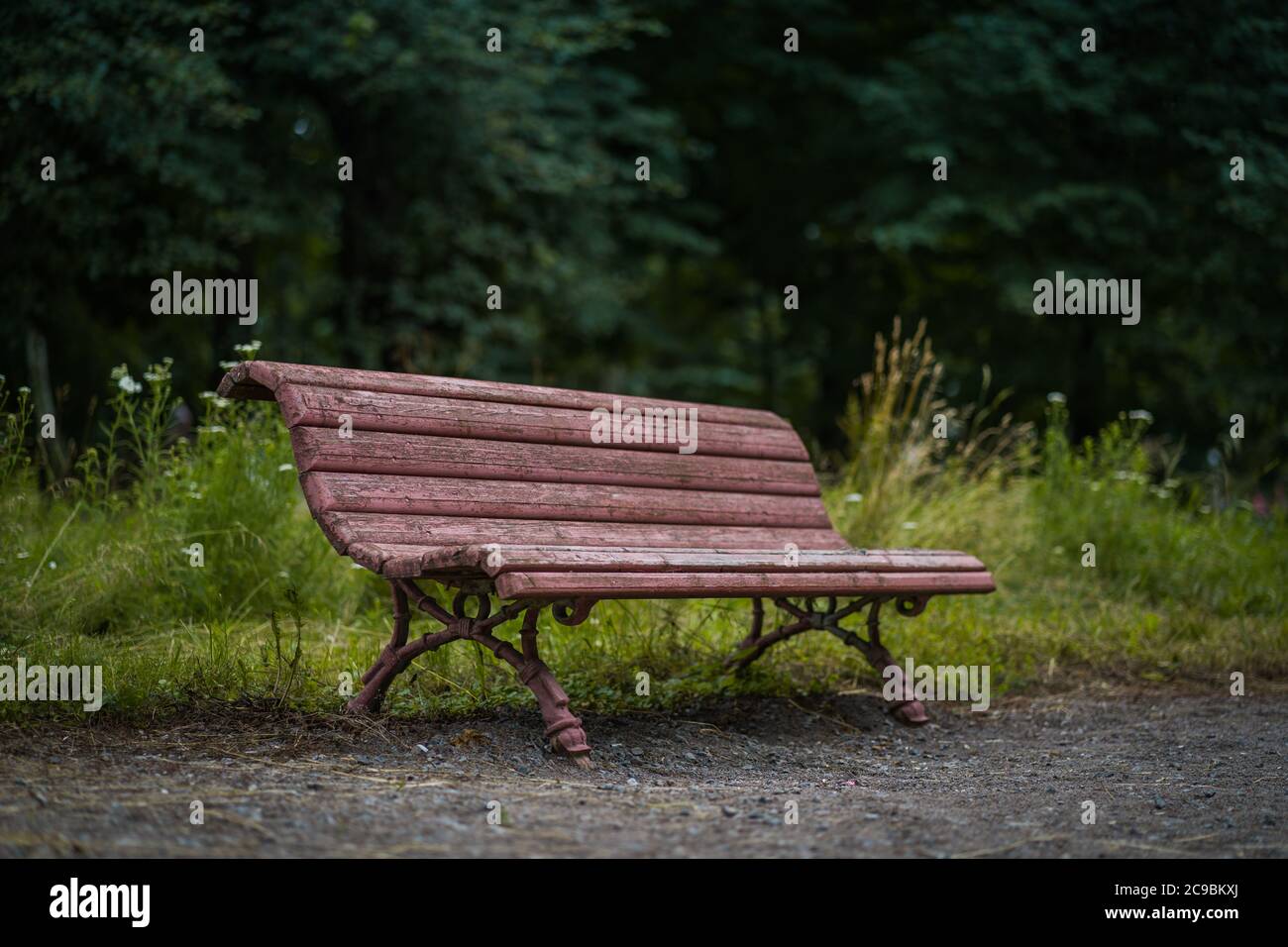 Dirty old bench hi-res stock photography and images - Alamy